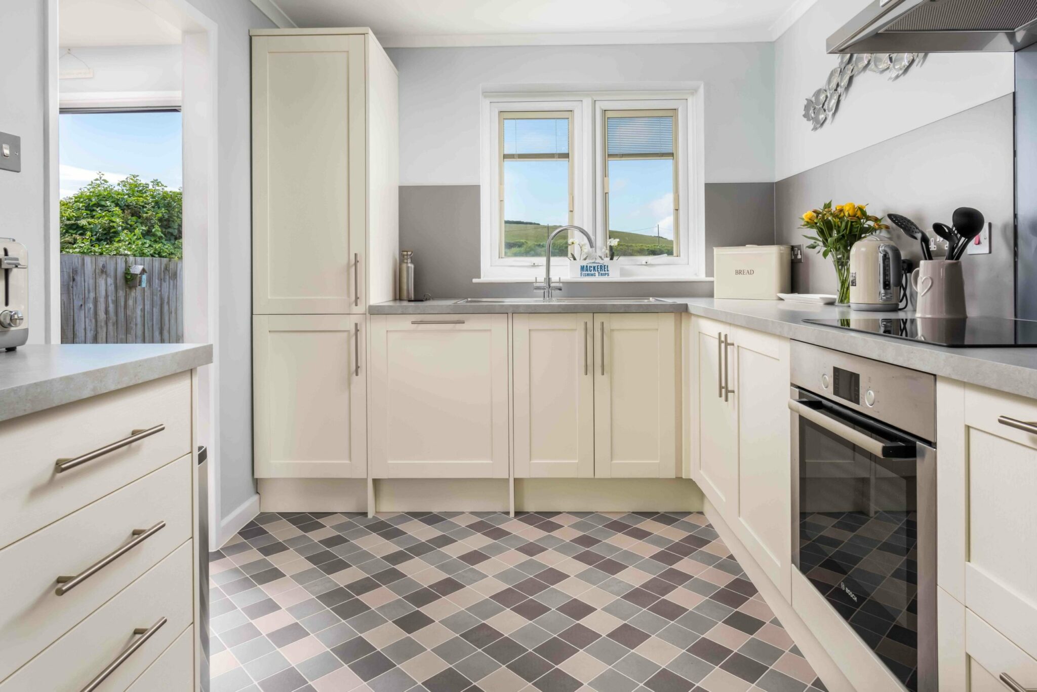 Pebbles | Dog Friendly Bude Cottage | Wooda Holida Park